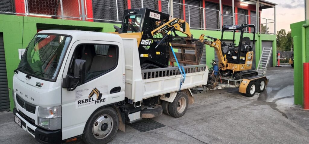 Combo For Dry Hire Fuso 615 Canter Tipper – 2 Ton 7 ASV RT 40 Posi ...
