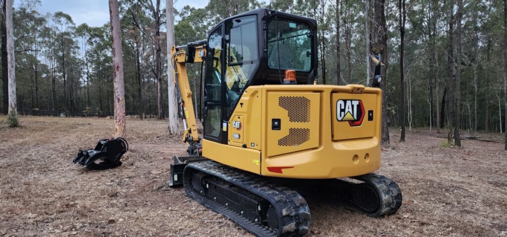 Hydraulic Rock Grab(Suit 6 Ton Cat Machine) - Dry Hire Equipment